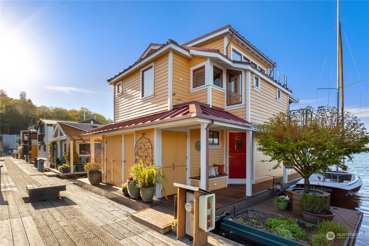 Home for sale in Seattle: 2466 Westlake Avenue N 4, Seattle, WA 98109