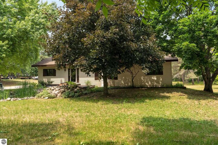 4 bed Bellaire home for sale: 7178 Lynn Road, Bellaire, MI 49615
