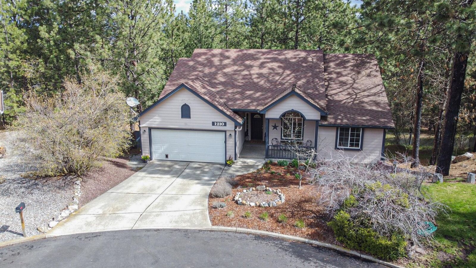 3 bed Spokane home for sale: 1210 S Kahuna Dr, Spokane, WA 99212