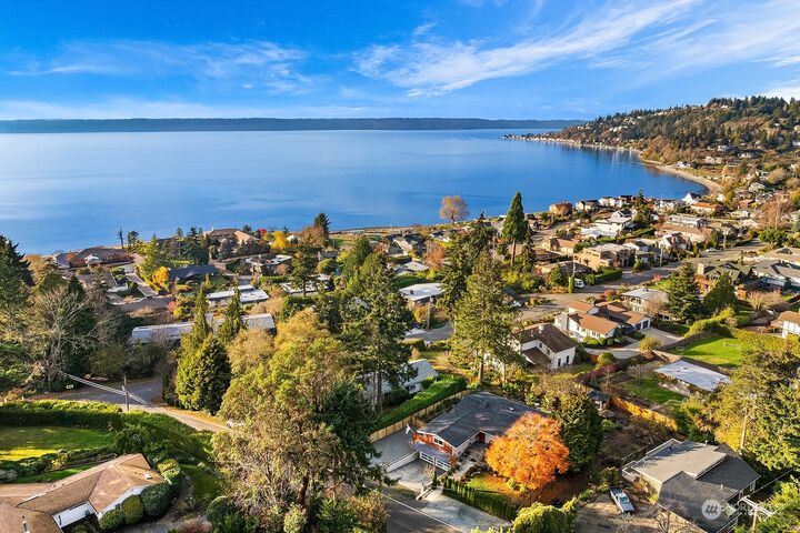 4 bed Normandy Park home for sale: 1104 Riviera Place SW, Normandy Park ...