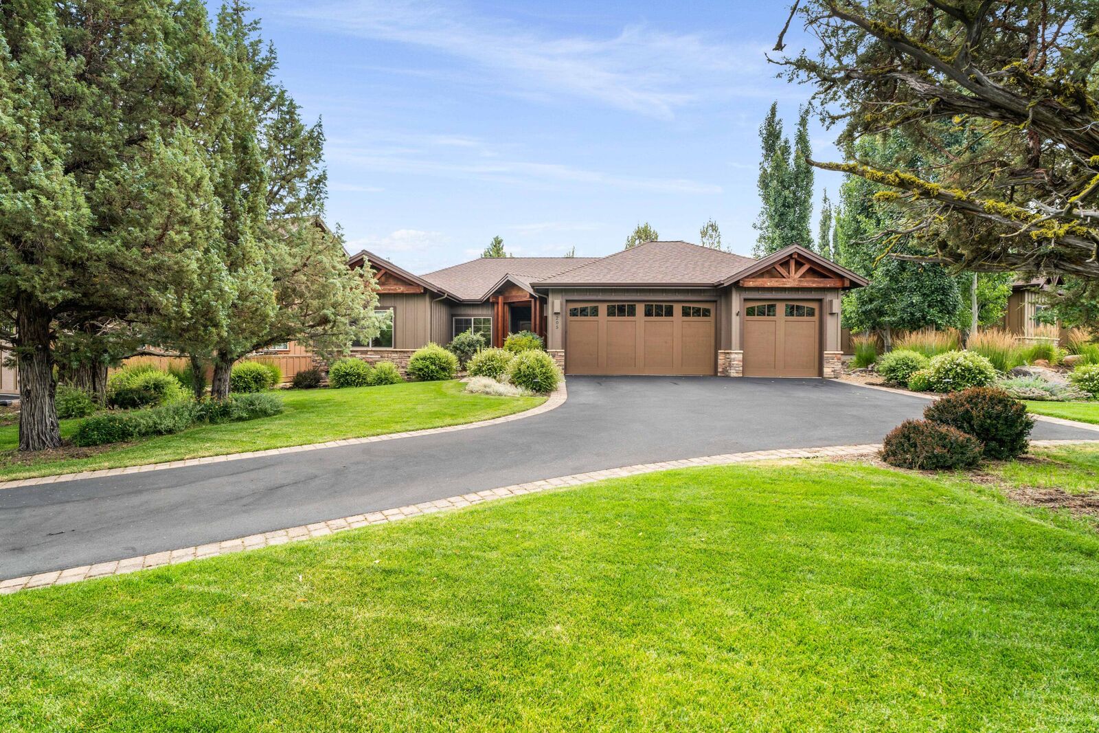 Home for sale in Redmond: 205 Vista Rim Drive, Redmond, OR 97756