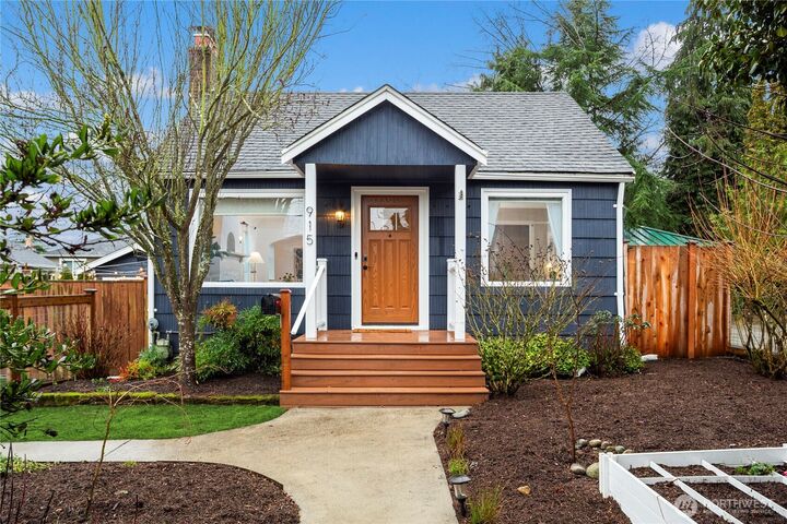 House for sale in Seattle: 915 N 92nd Street, Seattle, WA 98103