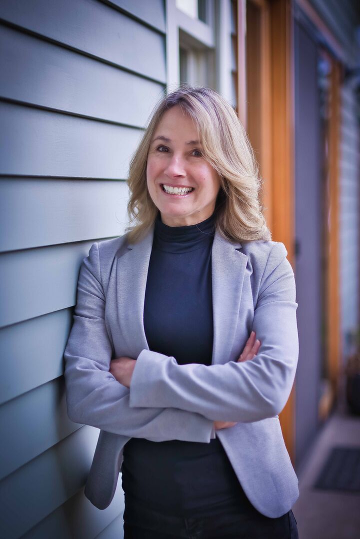 Lori Bennett - Portland- Lloyd Tower NE - - Windermere - - Windermere ...